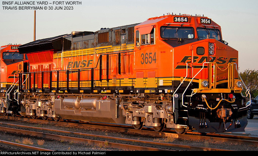 BNSF ET44AC 3654